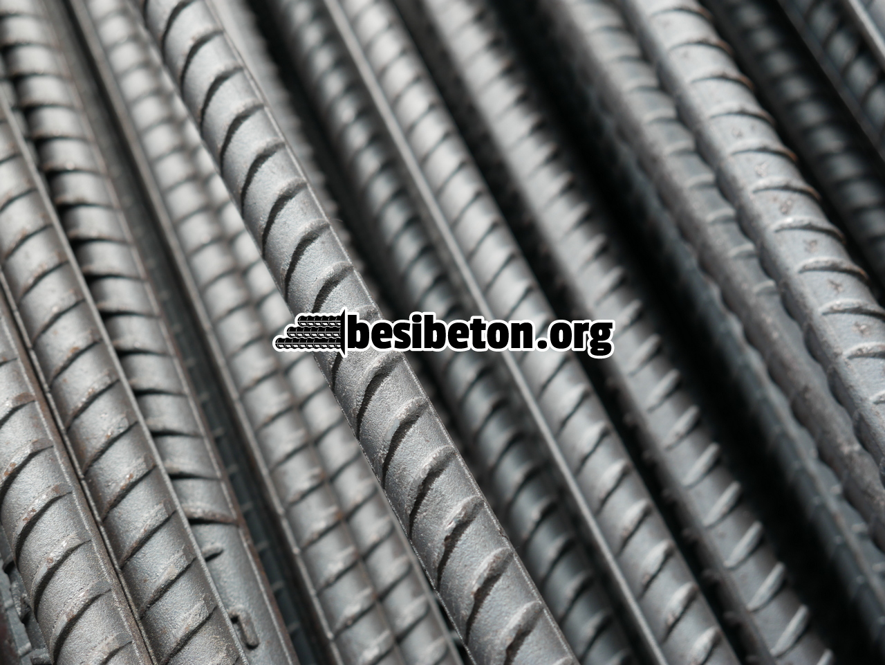 besi beton ulir vs polos