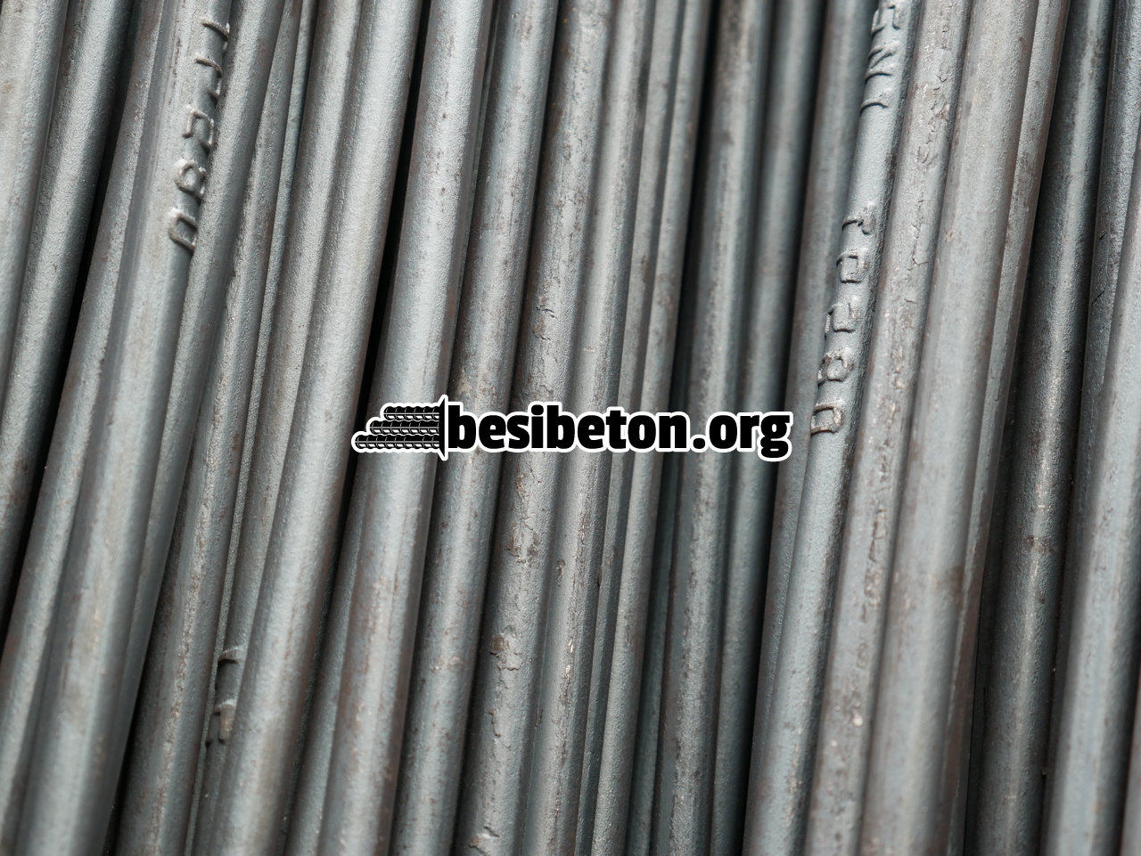 beda bor beton dan besi